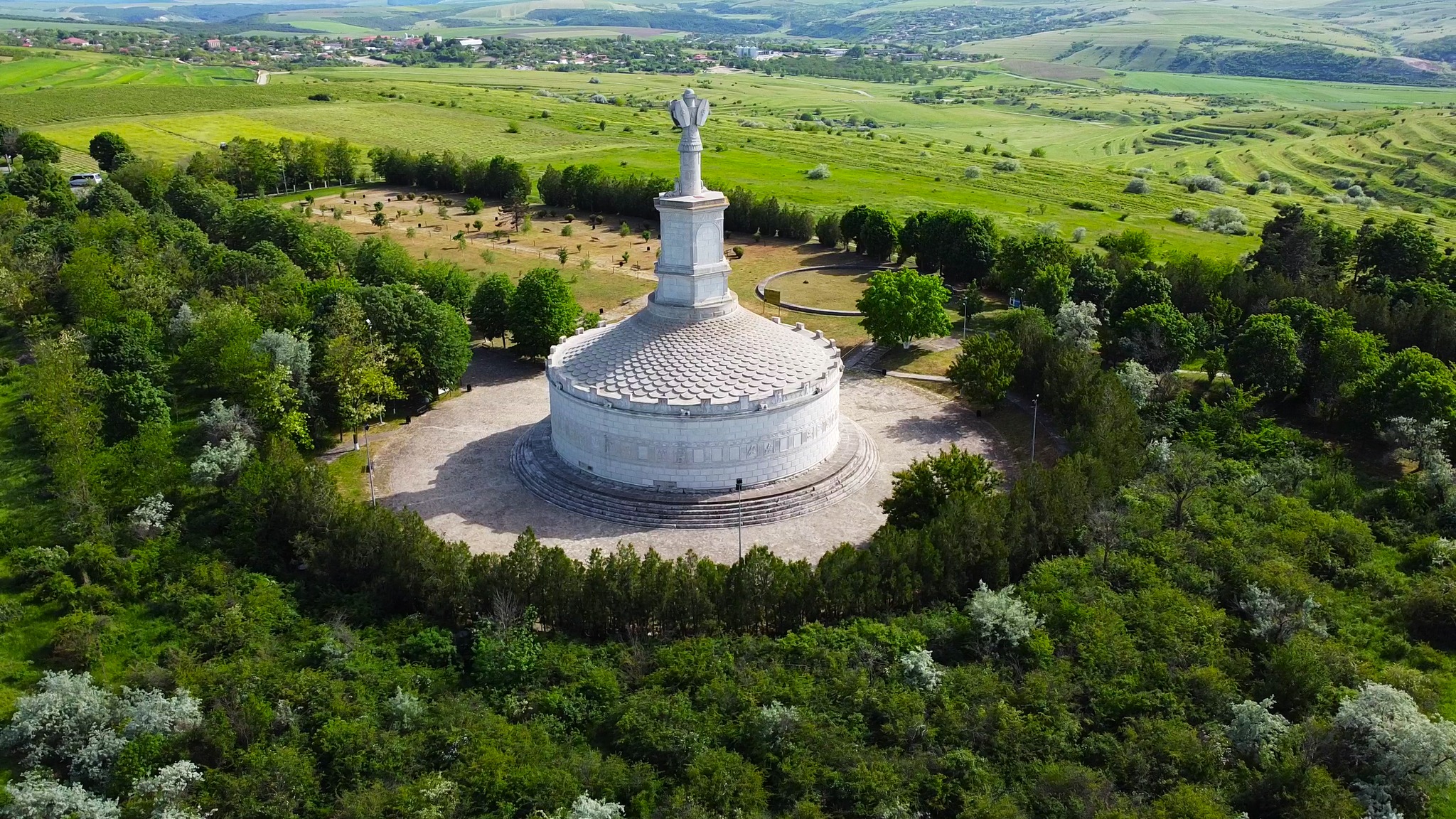Ce se ascunde în spatele monumentului de la Adamclisi? - Dobrogea Explore