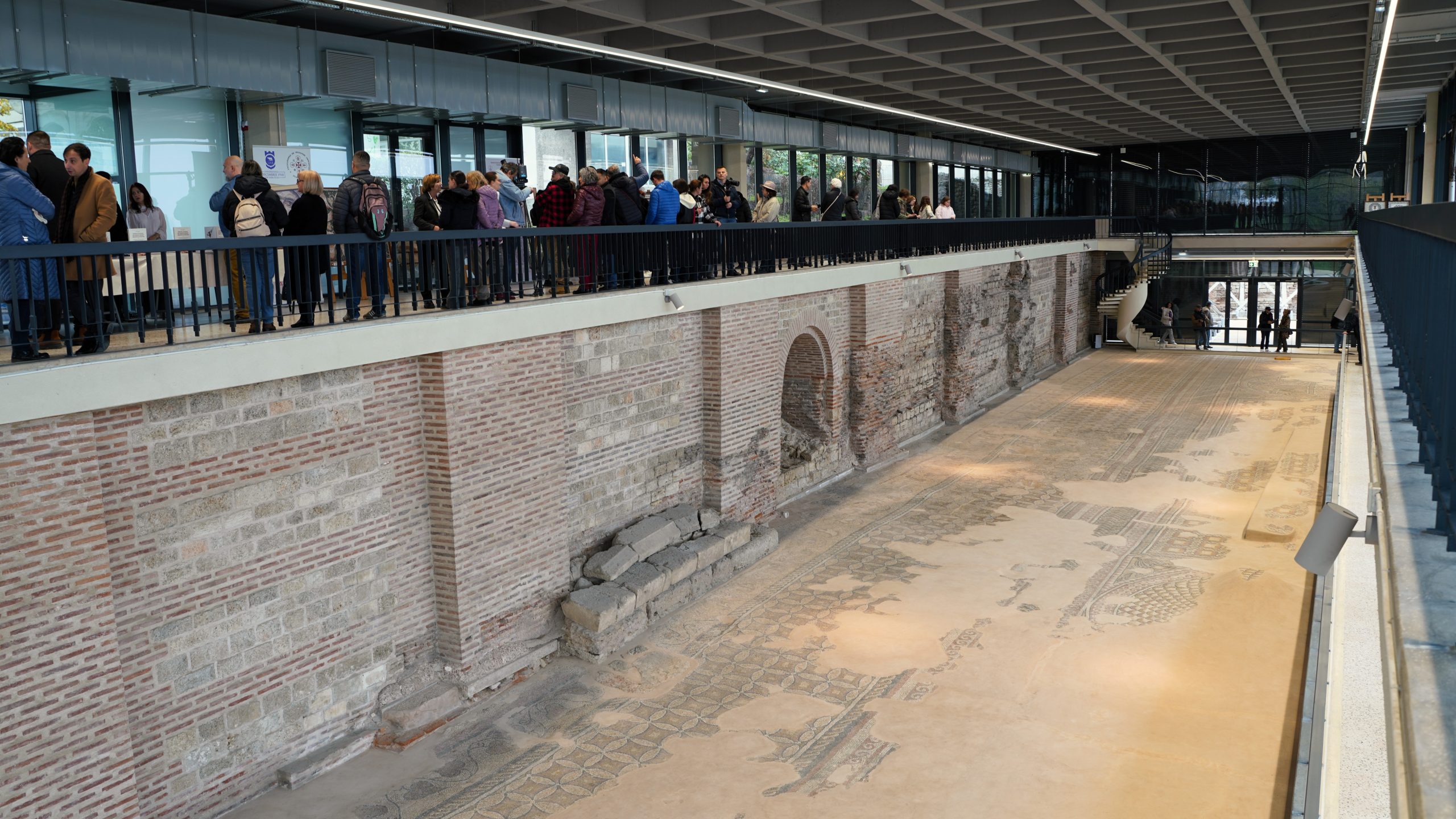 Edificiul Roman cu Mozaic de la Tomis s-a redeschis azi...